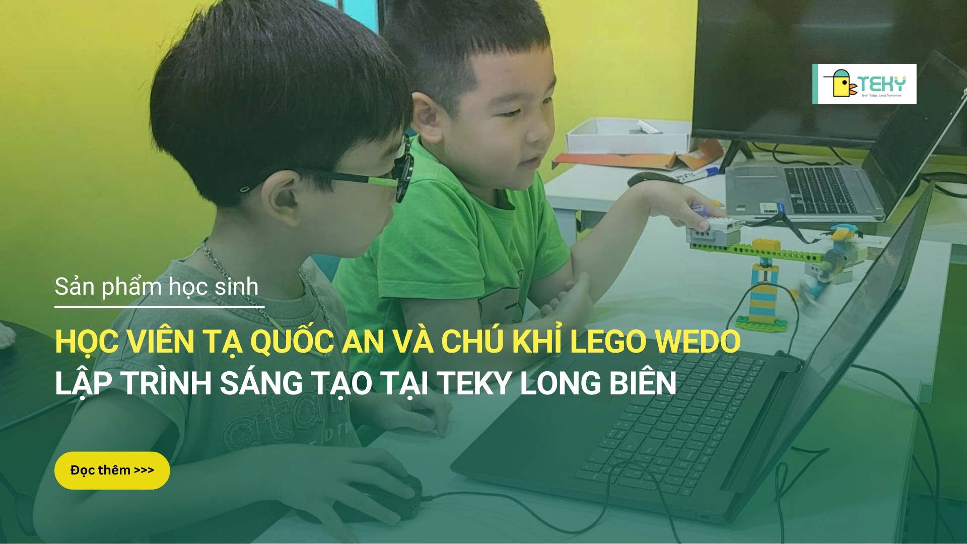 Học viên Tạ Quốc An cùng mô hình chú khỉ Lego Wedo